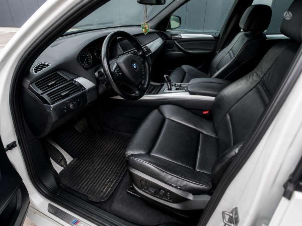 BMW X5 2011 in Kaunas on AUTOMOTO.COM.LV White BMW X5 2011 in Kaunas, with an engine capacity of 2.99 L and mileage of 289 thousand km for 10800 €, photo 11 on AUTOMOTO.COM.LV
