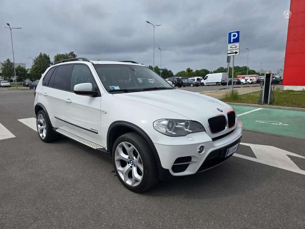 BMW X5 2011 in Kaunas on AUTOMOTO.COM.LV White BMW X5 2011 in Kaunas, with an engine capacity of 2.99 L and mileage of 290 thousand km for 8800 €, photo 3 on AUTOMOTO.COM.LV