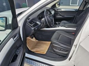 Balts BMW X5 2011 Utena, ar dzinēja tilpumu 2.99 L un nobraukumu 265 tūkst. km par 9950 €, foto 24 vietnē AUTOMOTO.COM.LV