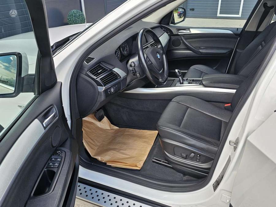 Balts BMW X5 2011 Utena, ar dzinēja tilpumu 2.99 L un nobraukumu 265 tūkst. km par 9950 €, foto 24 vietnē AUTOMOTO.COM.LV