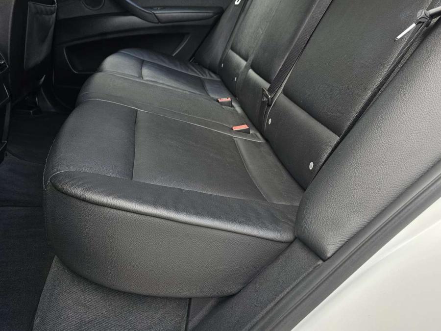 Balts BMW X5 2011 Utena, ar dzinēja tilpumu 2.99 L un nobraukumu 265 tūkst. km par 9950 €, foto 40 vietnē AUTOMOTO.COM.LV