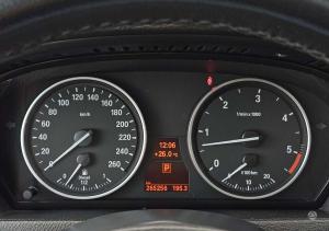 Balts BMW X5 2011 Utena, ar dzinēja tilpumu 2.99 L un nobraukumu 265 tūkst. km par 9950 €, foto 45 vietnē AUTOMOTO.COM.LV