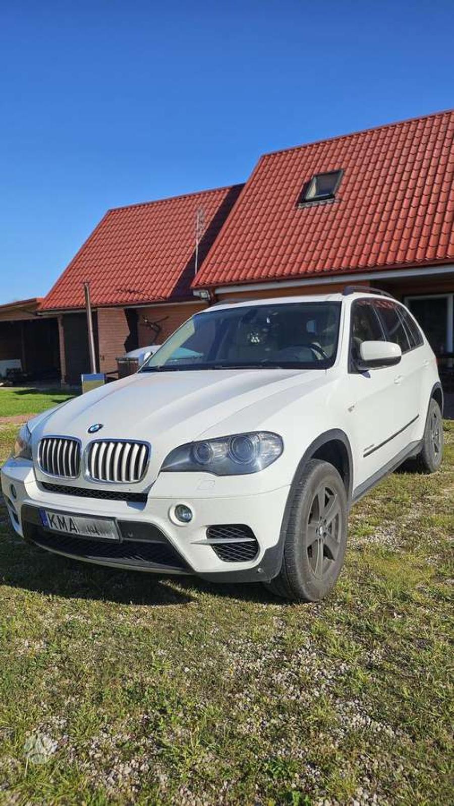 White BMW X5 2011 in Svencionys, with an engine capacity of 2.99 L and mileage of 302 thousand km for 11000 €, photo 3 on AUTOMOTO.COM.LV