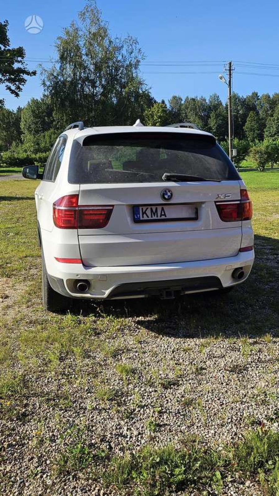 White BMW X5 2011 in Svencionys, with an engine capacity of 2.99 L and mileage of 302 thousand km for 11000 €, photo 5 on AUTOMOTO.COM.LV