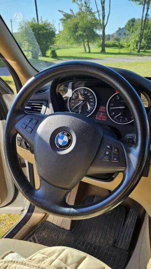 White BMW X5 2011 in Svencionys, with an engine capacity of 2.99 L and mileage of 302 thousand km for 11000 €, photo 7 on AUTOMOTO.COM.LV
