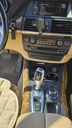 White BMW X5 2011 in Svencionys, with an engine capacity of 2.99 L and mileage of 302 thousand km for 11000 €, photo 8 on AUTOMOTO.COM.LV