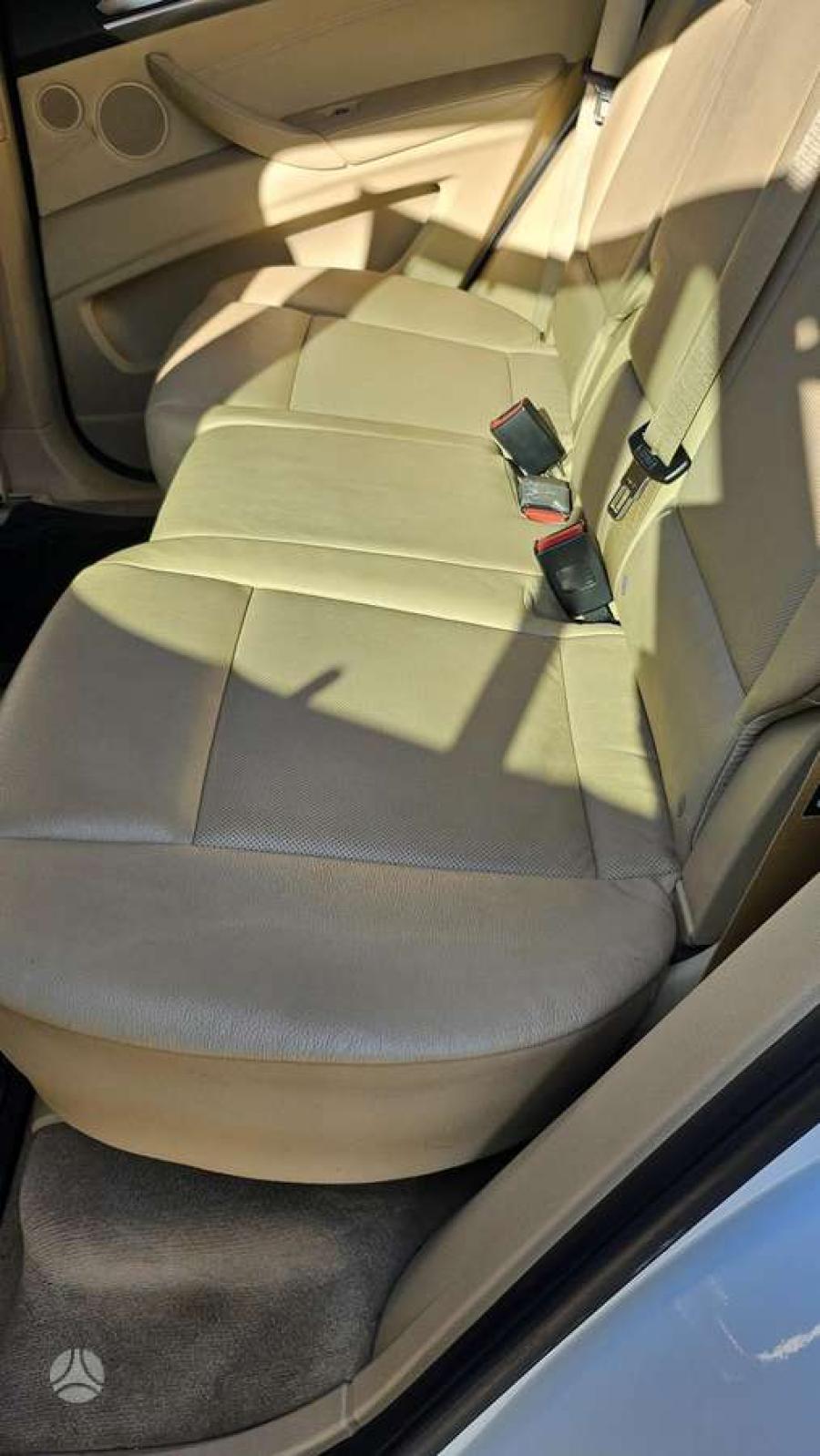 White BMW X5 2011 in Svencionys, with an engine capacity of 2.99 L and mileage of 302 thousand km for 11000 €, photo 9 on AUTOMOTO.COM.LV