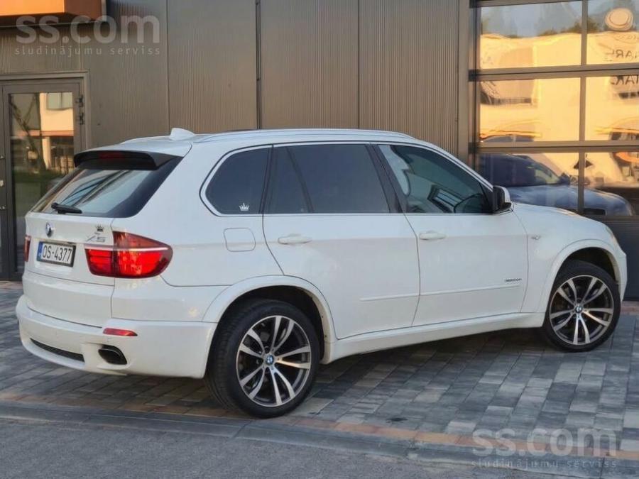 White BMW X5 2011 in Riga, with an engine capacity of 3.00 L and mileage of 327 thousand km for 10300 €, photo 7 on AUTOMOTO.COM.LV