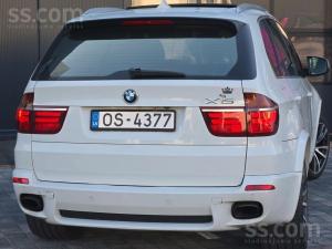 White BMW X5 2011 in Riga, with an engine capacity of 3.00 L and mileage of 327 thousand km for 10300 €, photo 8 on AUTOMOTO.COM.LV