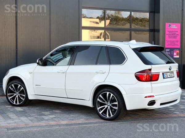 BMW X5 2011 RÄ«ga vietnÄ Balts BMW X5 2011 RÄ«ga, ar dzinÄja tilpumu 3.00 L un nobraukumu 327 tÅ«kst. km par 10300 ā¬, foto 9 vietnÄ AUTOMOTO.COM.LV