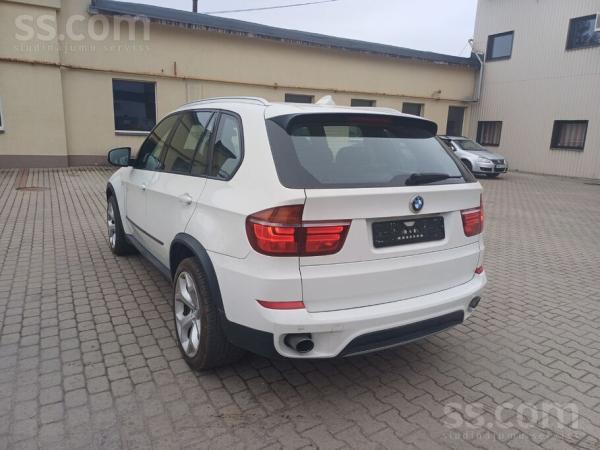 White BMW X5 2011 in Riga, with an engine capacity of 3.00 L and mileage of 180 thousand km for 8950 €, photo 4 on AUTOMOTO.COM.LV