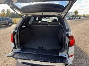 Balts BMW X5 2011 Rīga, ar dzinēja tilpumu 3.00 L un nobraukumu 370 tūkst. km par 8100 €, foto 5 vietnē AUTOMOTO.COM.LV