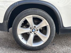 Balts BMW X5 2011 Rīga, ar dzinēja tilpumu 3.00 L un nobraukumu 370 tūkst. km par 8100 €, foto 17 vietnē AUTOMOTO.COM.LV