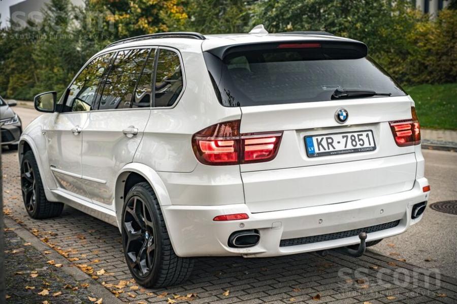 White BMW X5 2011 in Riga, with an engine capacity of 3.00 L and mileage of 0 thousand km for 7990 €, photo 7 on AUTOMOTO.COM.LV