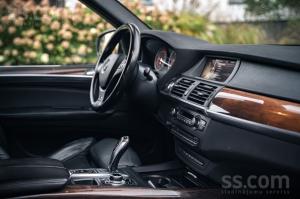 White BMW X5 2011 in Riga, with an engine capacity of 3.00 L and mileage of 0 thousand km for 7990 €, photo 10 on AUTOMOTO.COM.LV