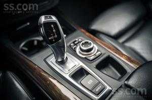 White BMW X5 2011 in Riga, with an engine capacity of 3.00 L and mileage of 0 thousand km for 7990 €, photo 11 on AUTOMOTO.COM.LV
