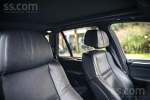 White BMW X5 2011 in Riga, with an engine capacity of 3.00 L and mileage of 0 thousand km for 7990 €, photo 12 on AUTOMOTO.COM.LV