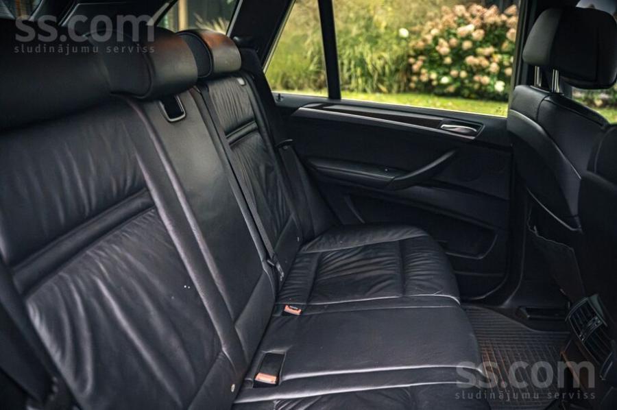 White BMW X5 2011 in Riga, with an engine capacity of 3.00 L and mileage of 0 thousand km for 7990 €, photo 13 on AUTOMOTO.COM.LV