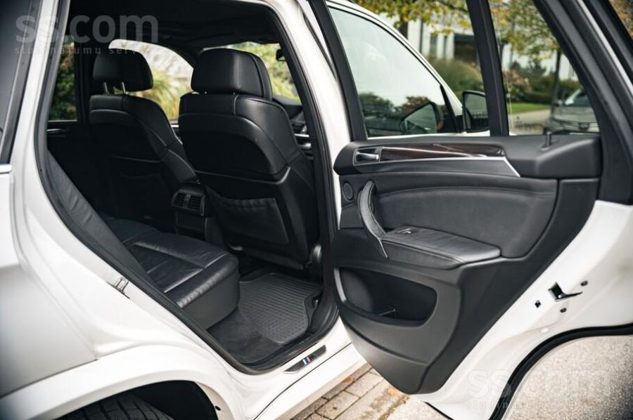 White BMW X5 2011 in Riga, with an engine capacity of 3.00 L and mileage of 0 thousand km for 7990 €, photo 15 on AUTOMOTO.COM.LV