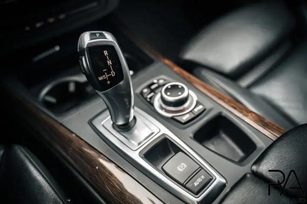 Balts BMW X5 2011 Rīga, ar dzinēja tilpumu 3.00 L un nobraukumu 441 tūkst. km par 7990 €, foto 7 vietnē AUTOMOTO.COM.LV