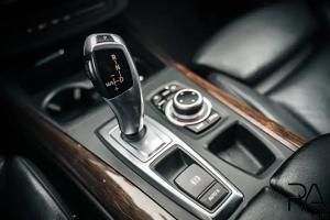 Balts BMW X5 2011 Rīga, ar dzinēja tilpumu 3.00 L un nobraukumu 441 tūkst. km par 7990 €, foto 7 vietnē AUTOMOTO.COM.LV