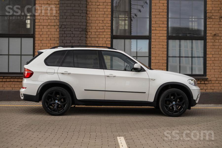 White BMW X5 2012 in Riga, with an engine capacity of 3.00 L and mileage of 0 thousand km for 12450 €, photo 5 on AUTOMOTO.COM.LV