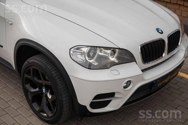 White BMW X5 2012 in Riga, with an engine capacity of 3.00 L and mileage of 0 thousand km for 12450 €, photo 7 on AUTOMOTO.COM.LV