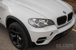 White BMW X5 2012 in Riga, with an engine capacity of 3.00 L and mileage of 0 thousand km for 12450 €, photo 7 on AUTOMOTO.COM.LV