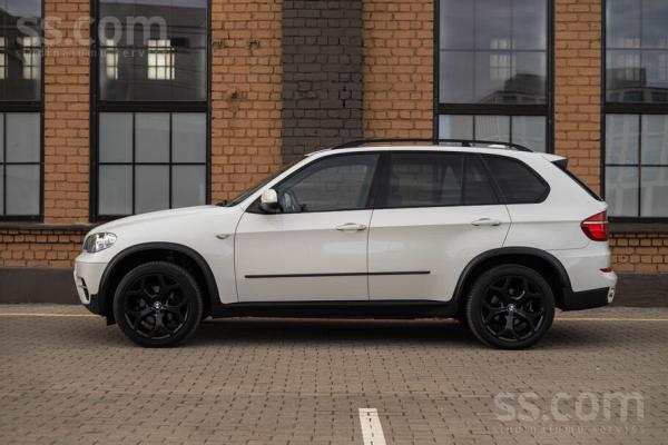 White BMW X5 2012 in Riga, with an engine capacity of 3.00 L and mileage of 0 thousand km for 12450 €, photo 8 on AUTOMOTO.COM.LV
