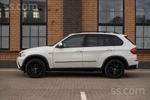 White BMW X5 2012 in Riga, with an engine capacity of 3.00 L and mileage of 0 thousand km for 12450 €, photo 8 on AUTOMOTO.COM.LV