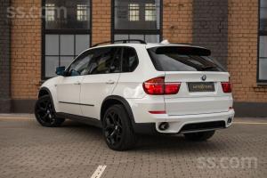 White BMW X5 2012 in Riga, with an engine capacity of 3.00 L and mileage of 0 thousand km for 12450 €, photo 9 on AUTOMOTO.COM.LV