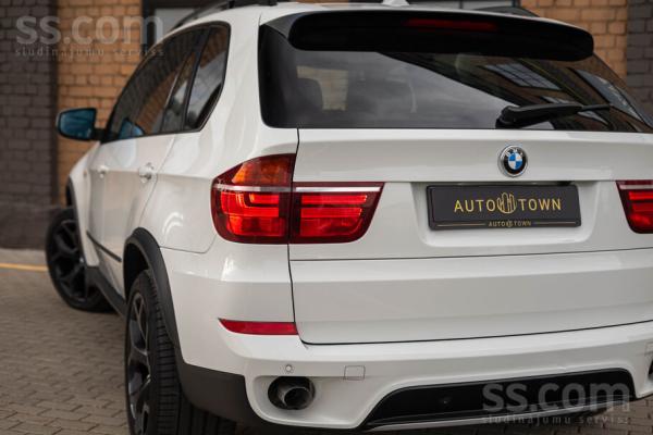 White BMW X5 2012 in Riga, with an engine capacity of 3.00 L and mileage of 0 thousand km for 12450 €, photo 10 on AUTOMOTO.COM.LV