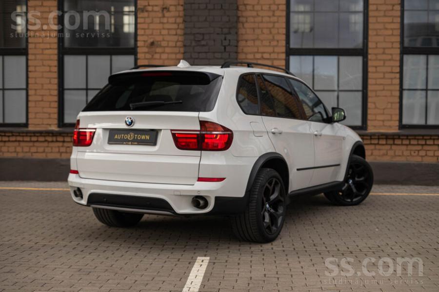 White BMW X5 2012 in Riga, with an engine capacity of 3.00 L and mileage of 0 thousand km for 12450 €, photo 11 on AUTOMOTO.COM.LV