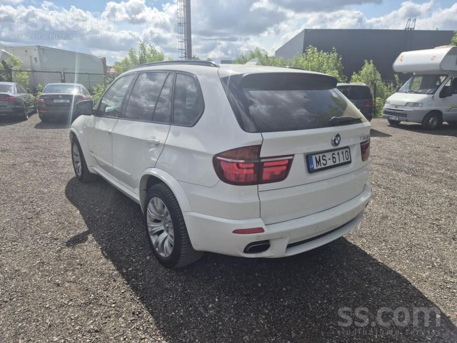 White BMW X5 2012 in Riga, with an engine capacity of 3.00 L and mileage of 295 thousand km for 4600 €, photo 5 on AUTOMOTO.COM.LV