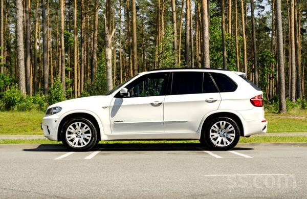 White BMW X5 2012 in Riga, with an engine capacity of 3.00 L and mileage of 295 thousand km for 4500 €, photo 5 on AUTOMOTO.COM.LV