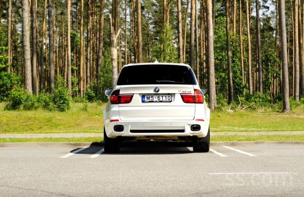 White BMW X5 2012 in Riga, with an engine capacity of 3.00 L and mileage of 295 thousand km for 4500 €, photo 7 on AUTOMOTO.COM.LV