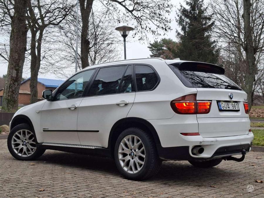 Balts BMW X5 2012 Šilutė, ar dzinēja tilpumu 3.00 L un nobraukumu 283 tūkst. km par 9500 €, foto 6 vietnē AUTOMOTO.COM.LV