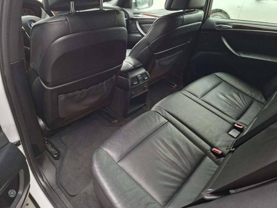 Balts BMW X5 2012 Šilutė, ar dzinēja tilpumu 3.00 L un nobraukumu 283 tūkst. km par 9500 €, foto 14 vietnē AUTOMOTO.COM.LV