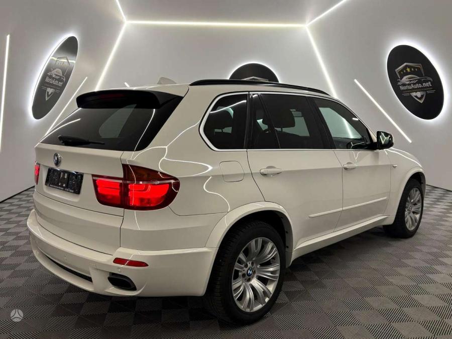 White BMW X5 2012 in Marijampole, with an engine capacity of 2.99 L and mileage of 301 thousand km for 11999 €, photo 25 on AUTOMOTO.COM.LV
