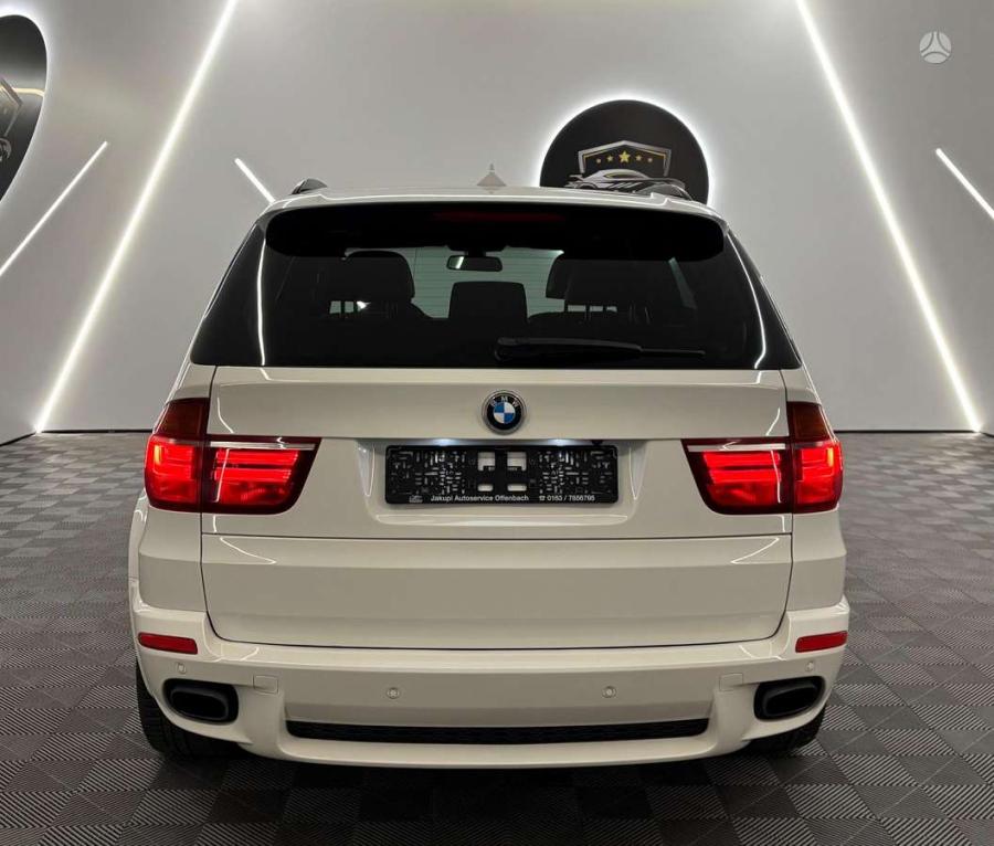 White BMW X5 2012 in Marijampole, with an engine capacity of 2.99 L and mileage of 301 thousand km for 11999 €, photo 26 on AUTOMOTO.COM.LV