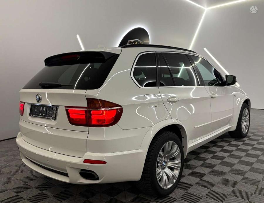 White BMW X5 2012 in Marijampole, with an engine capacity of 2.99 L and mileage of 301 thousand km for 11999 €, photo 28 on AUTOMOTO.COM.LV