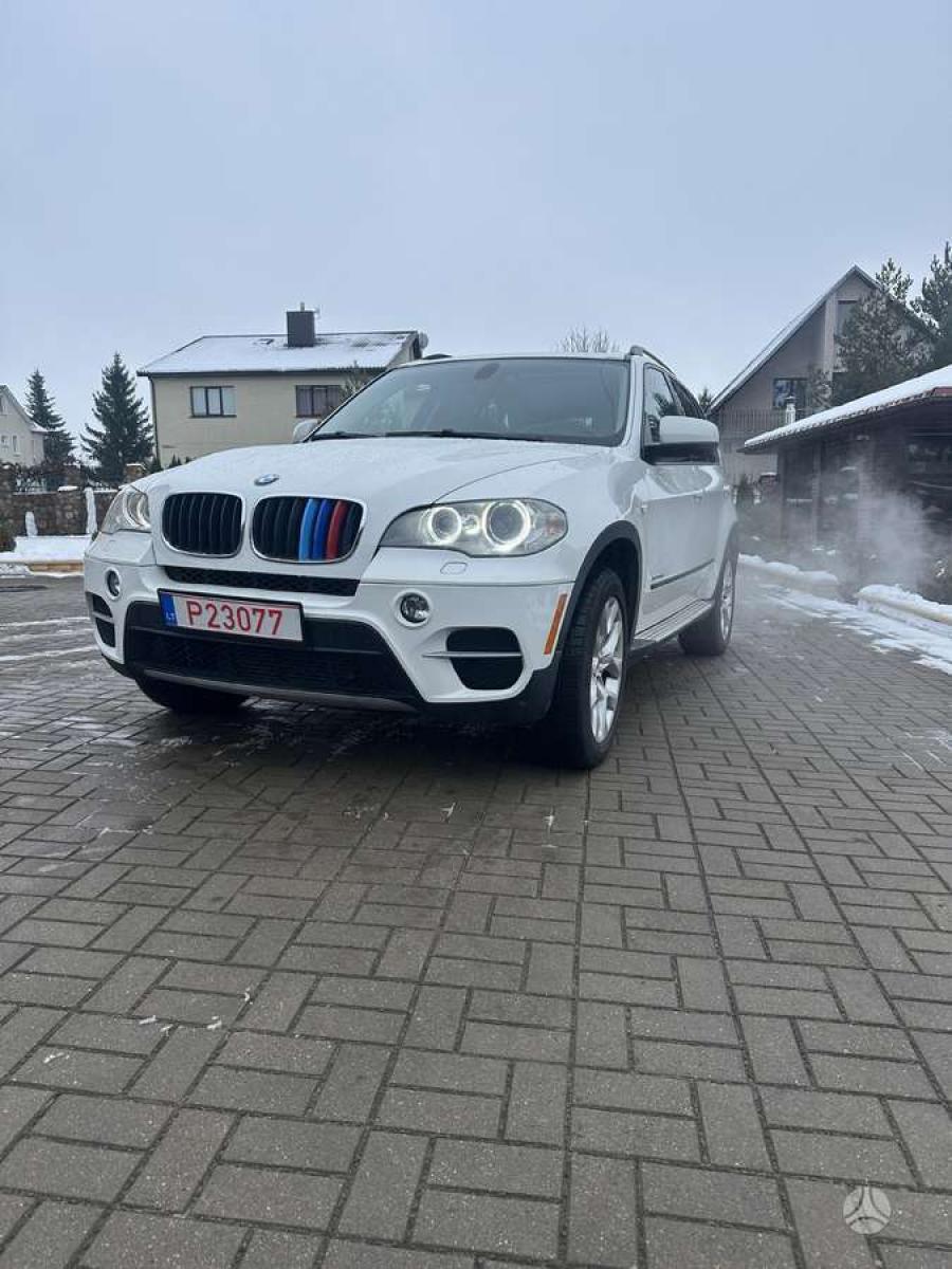 Balts BMW X5 2012 Viļņa, ar dzinēja tilpumu 2.98 L un nobraukumu 260 tūkst. km par 9500 €, foto 1 vietnē AUTOMOTO.COM.LV