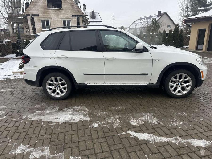 Balts BMW X5 2012 Viļņa, ar dzinēja tilpumu 2.98 L un nobraukumu 260 tūkst. km par 9500 €, foto 3 vietnē AUTOMOTO.COM.LV