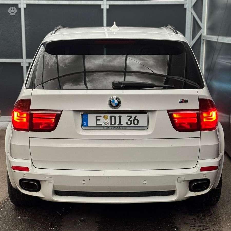 Balts BMW X5 2012 Vievis, ar dzinēja tilpumu 2.99 L un nobraukumu 334 tūkst. km par 5950 €, foto 1 vietnē AUTOMOTO.COM.LV