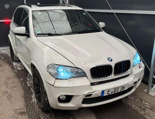 White BMW X5 2012 in Vievis, with an engine capacity of 2.99 L and mileage of 334 thousand km for 5950 €, photo 3 on AUTOMOTO.COM.LV