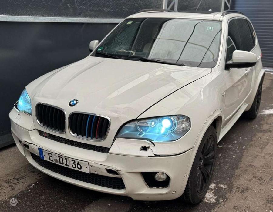 Balts BMW X5 2012 Vievis, ar dzinēja tilpumu 2.99 L un nobraukumu 334 tūkst. km par 5950 €, foto 5 vietnē AUTOMOTO.COM.LV