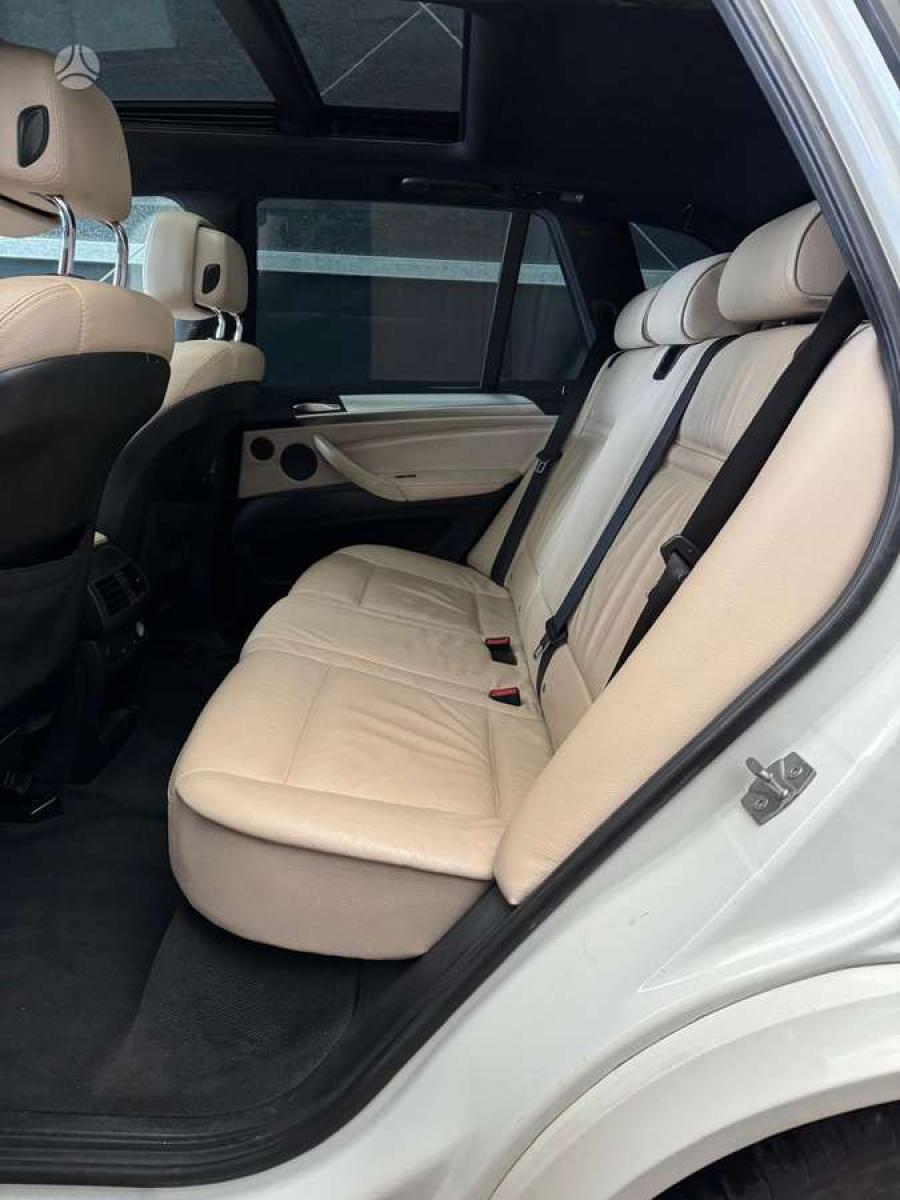 Balts BMW X5 2012 Vievis, ar dzinēja tilpumu 2.99 L un nobraukumu 334 tūkst. km par 5950 €, foto 25 vietnē AUTOMOTO.COM.LV