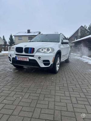 White BMW X5 2012 in Vilnius, with an engine capacity of 2.98 L and mileage of 260 thousand km for 9500 €, photo  on AUTOMOTO.COM.LV