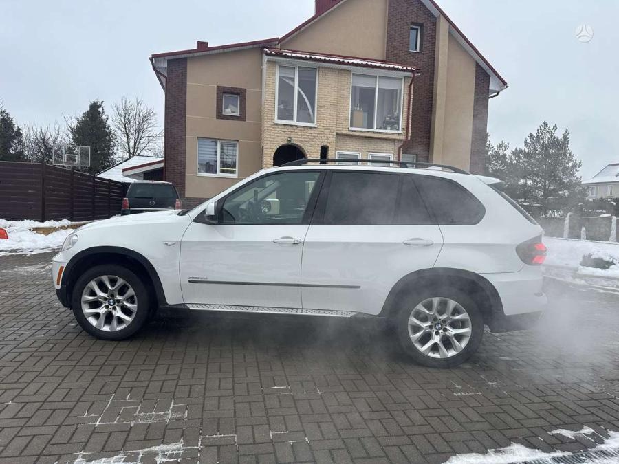 White BMW X5 2012 in Vilnius, with an engine capacity of 2.98 L and mileage of 260 thousand km for 9500 €, photo 5 on AUTOMOTO.COM.LV