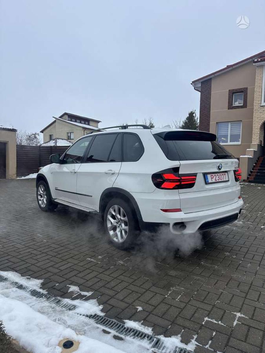 White BMW X5 2012 in Vilnius, with an engine capacity of 2.98 L and mileage of 260 thousand km for 9500 €, photo 6 on AUTOMOTO.COM.LV